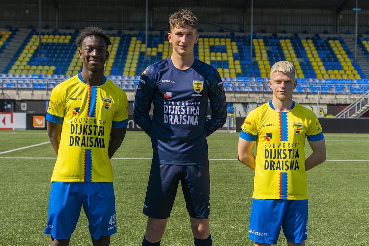 Eerste profcontract voor Brett Minnema, Jhondly van der Meer en Dylan ...