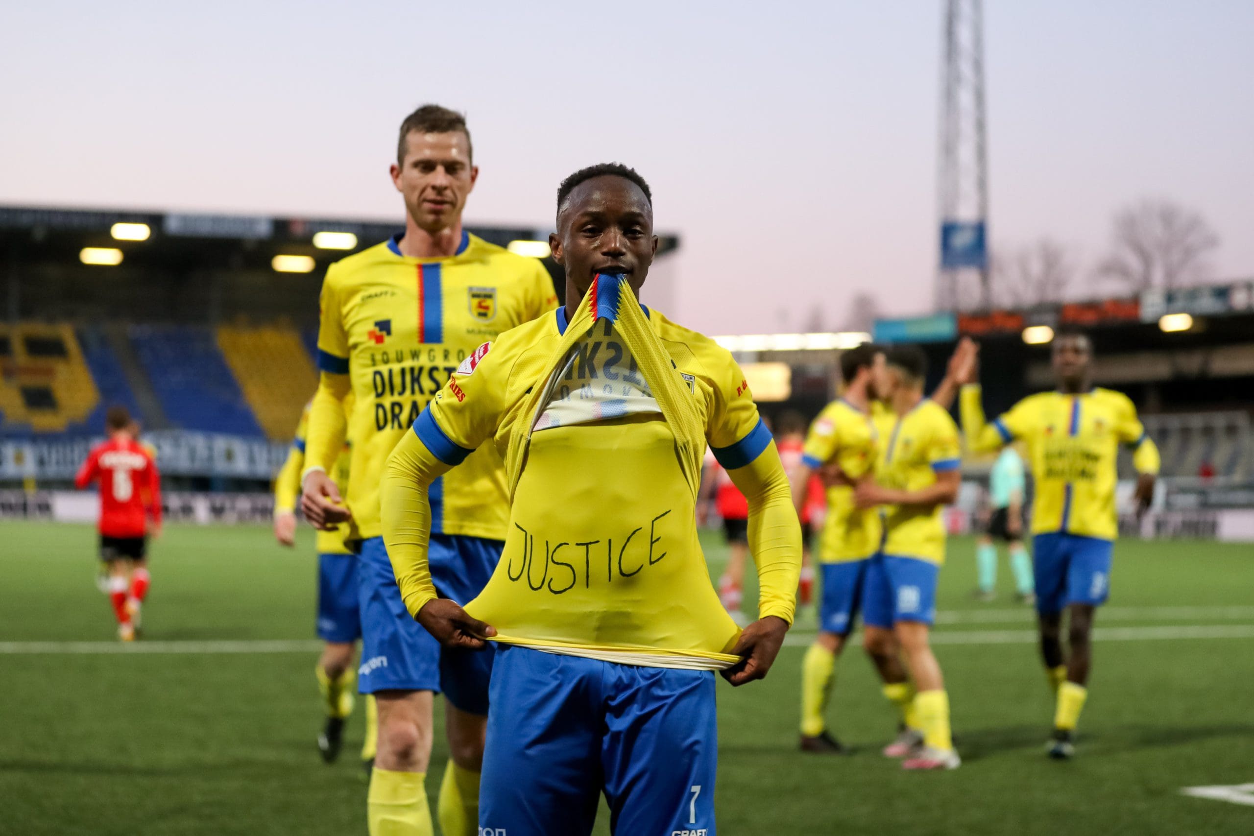 Issa Kallon vertrekt naar Shanghai Port FC · SC Cambuur