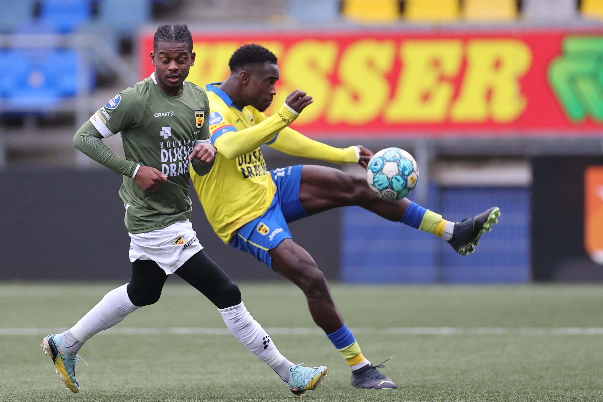 Sjors Ultee en Alex Bangura aan het woord na de onderlinge ...