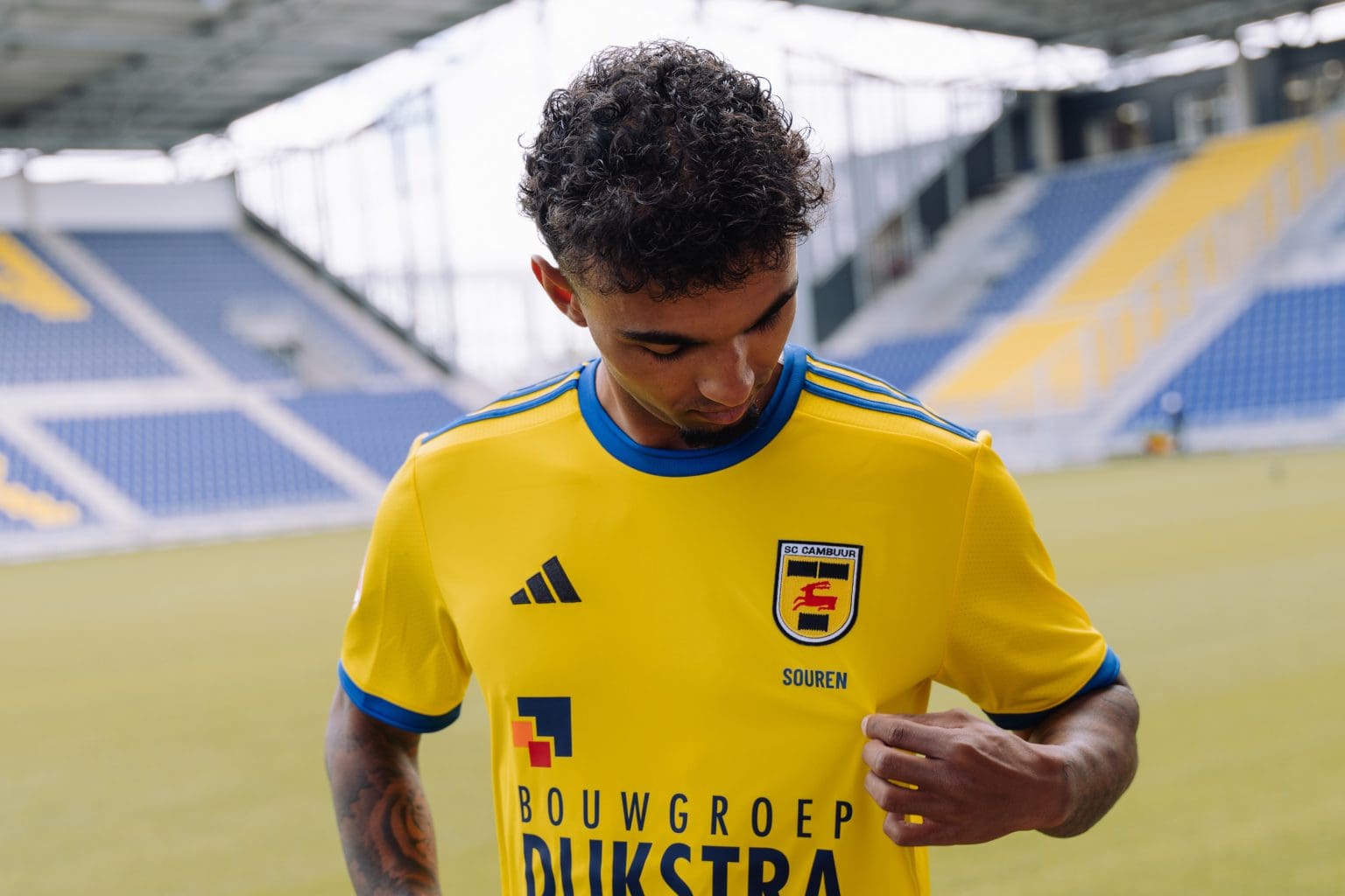 Eerste thuistenue in het nieuwe stadion: klassiek geel-blauw · SC Cambuur