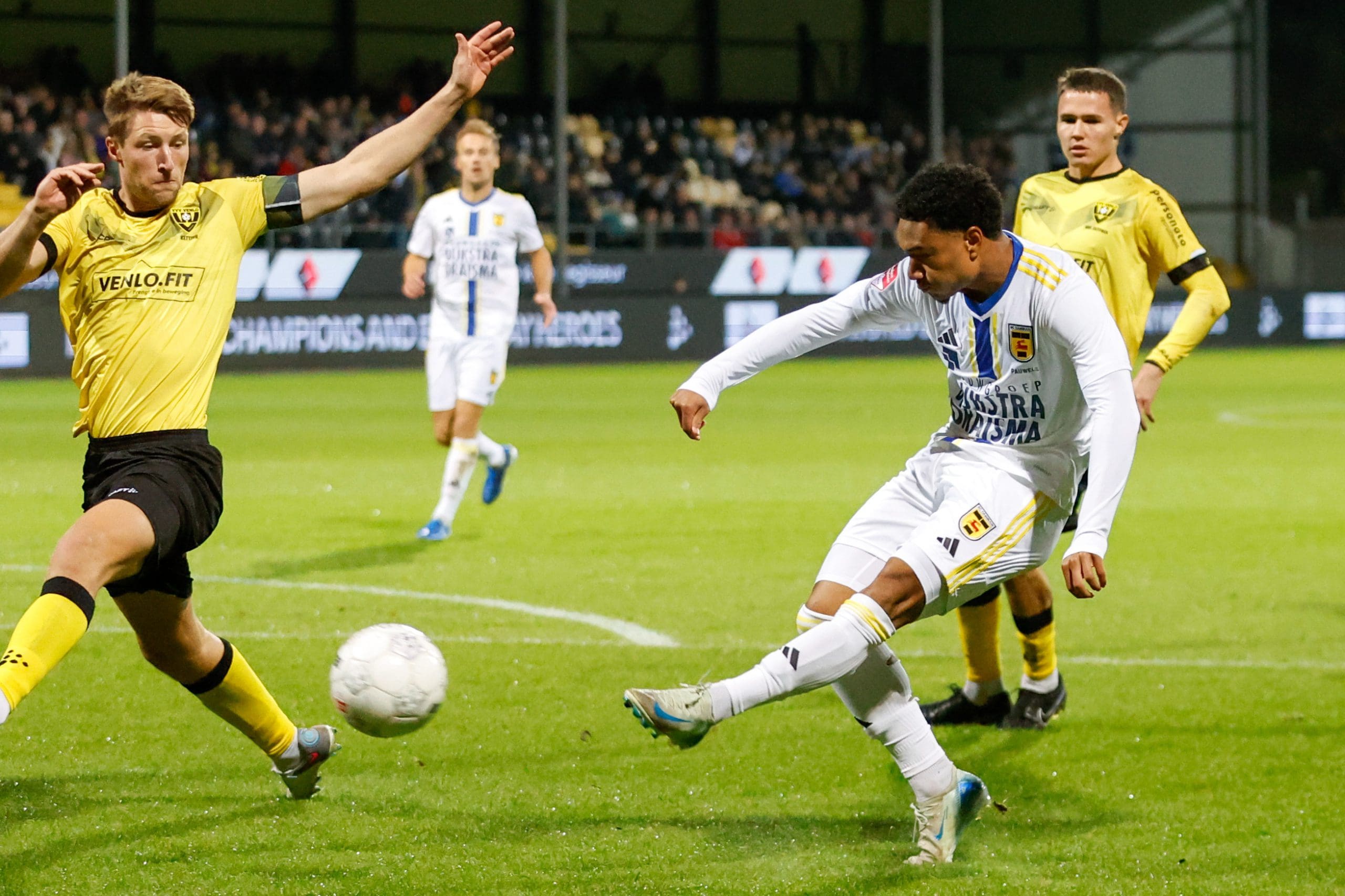 SC Cambuur behaalt verdiende overwinning op VVV-Venlo · SC Cambuur