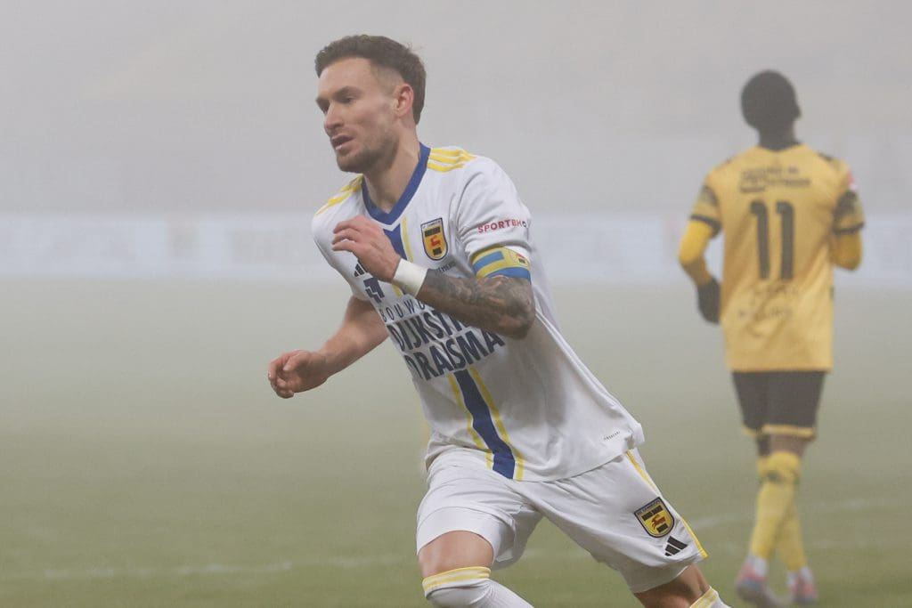Mark Diemers schiet SC Cambuur in slotfase langs Roda JC · SC Cambuur