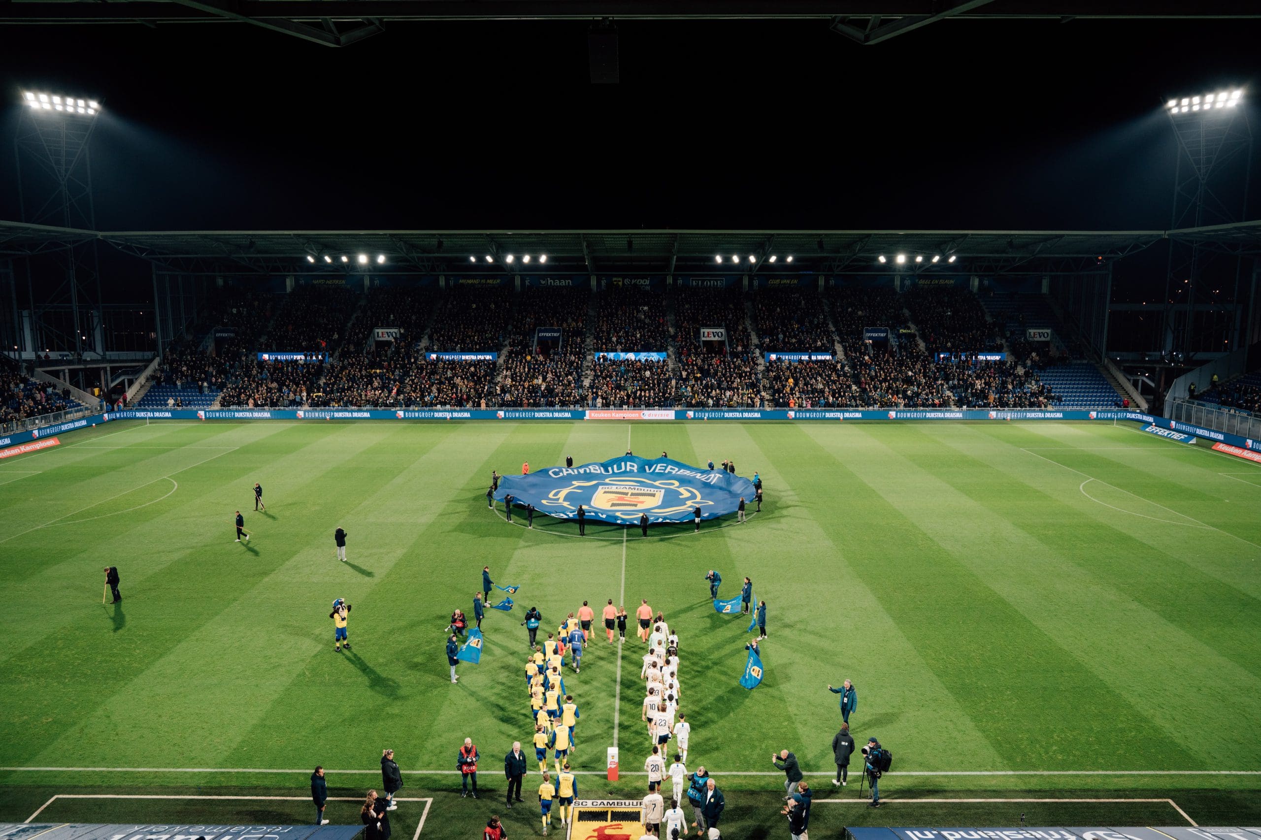 Klass Clerkx scheidsrechter bij SC Cambuur - VVV-Venlo · SC Cambuur