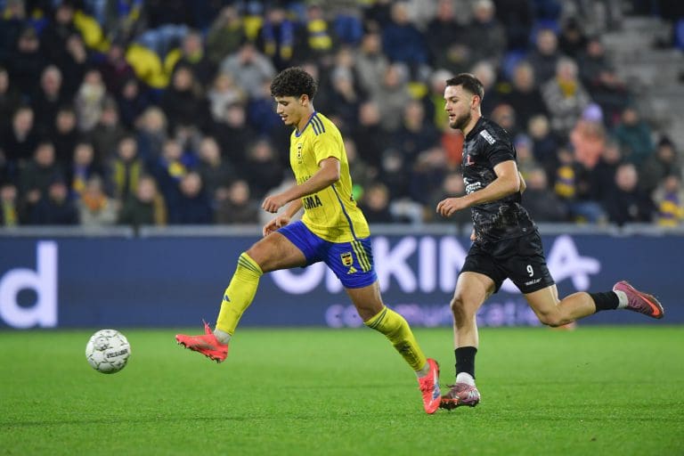 Geen strafschop en geen doelpunten bij SC Cambuur - Helmond Sport · SC ...